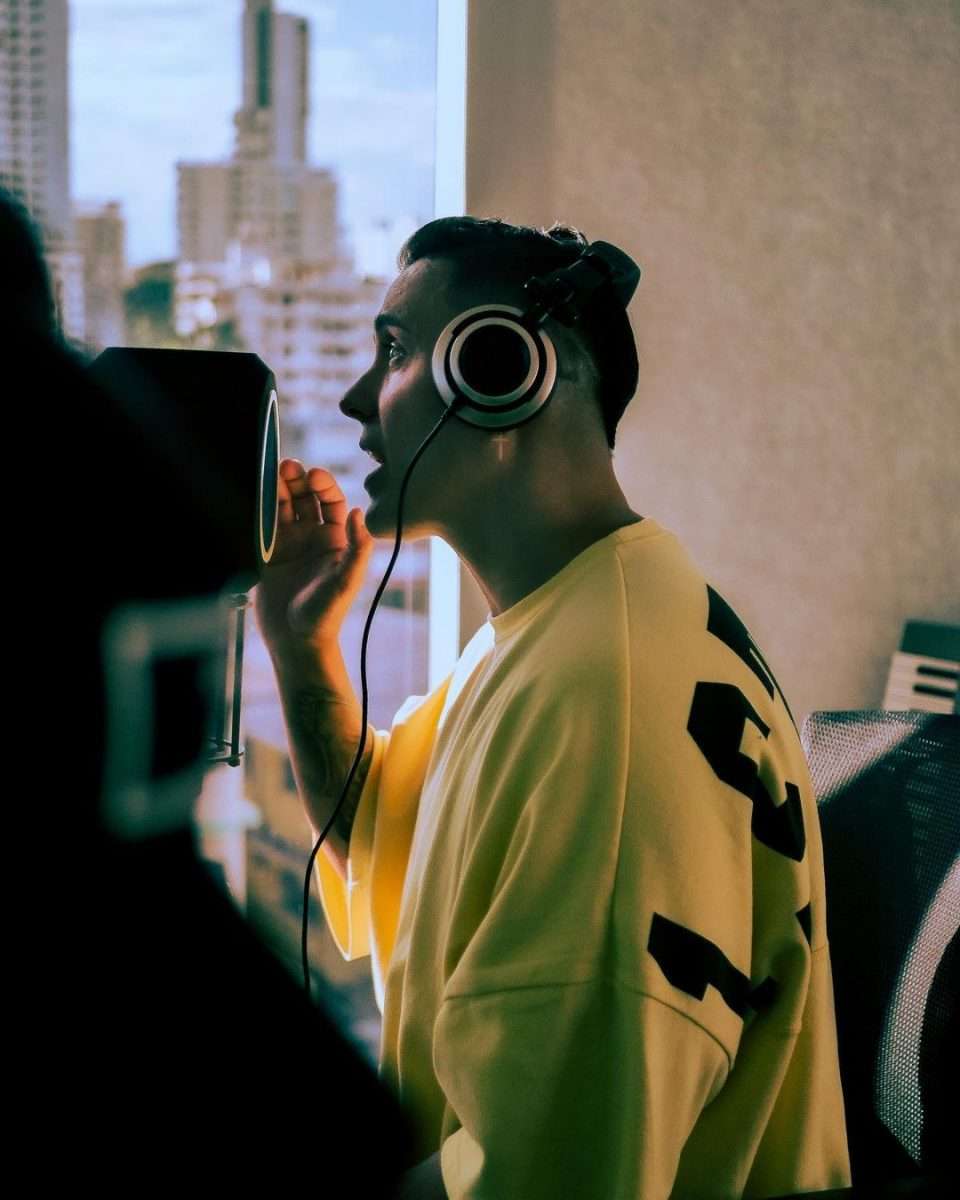 Joey Montana abre las puertas de su estudio a las nuevas generaciones ...